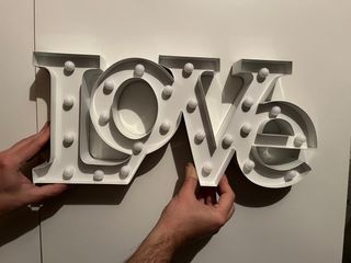 Scritta luminosa "Love" (Bianca, Navaris)