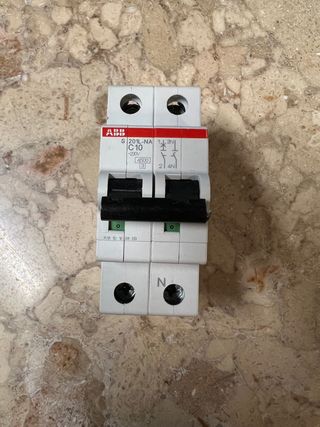 Interruttore automatico ABB C10 4,5kA