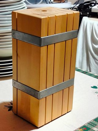 Ceppo in legno per coltelli
