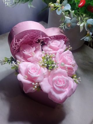 Composizione floreale di sapone