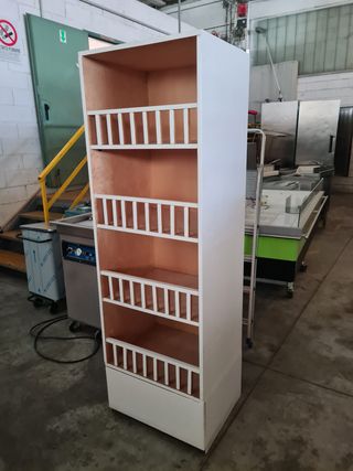 Scaffale in legno portapane