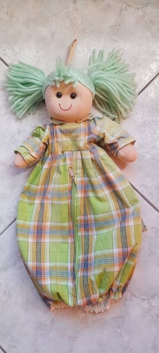 Bambolina porta pigiamino o sacchetti