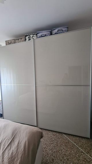 Ampio armadio ante scorrevoli