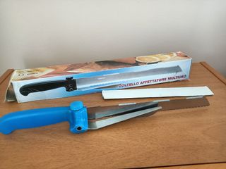 Coltello affettatore multiuso