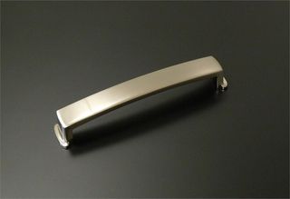 maniglie in metallo per mobili