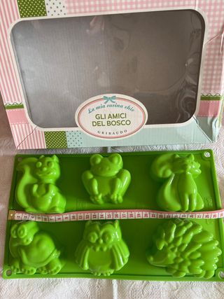 Uno stampo in silicone resistente per cucinare