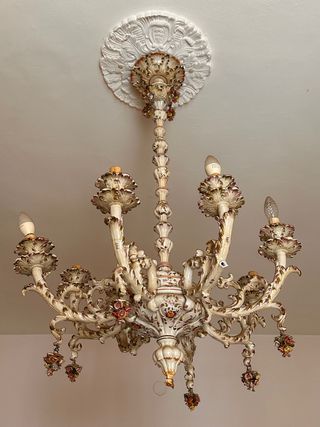 Lampadario in porcellana di capodimonte