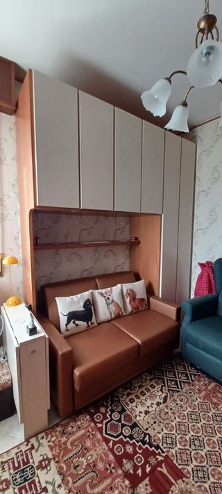 Armadioa a ponte con divano letto