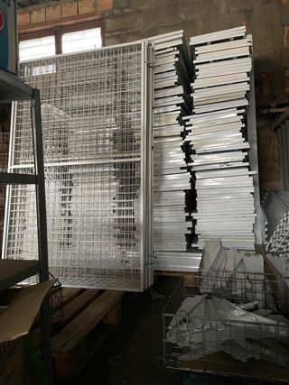 scaffalai per arredare un negozio di 120 mt quadri