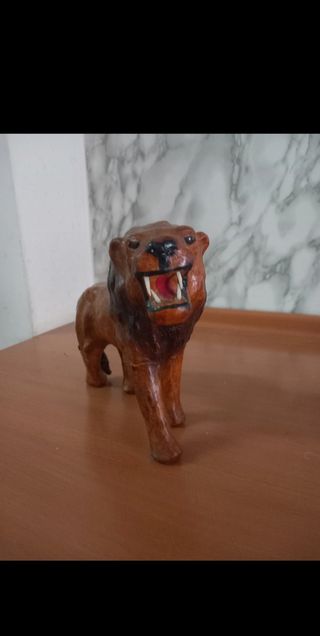 Statuetta Leone in legno