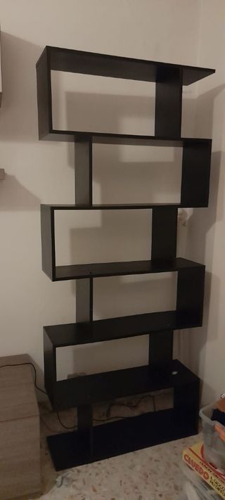 Libreria già smontata accuratamente