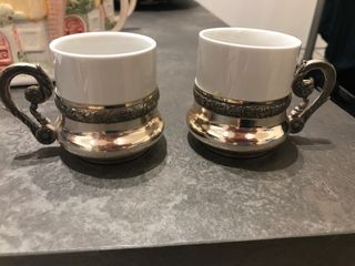 set di due tazzine con base metallo 48 monopoli