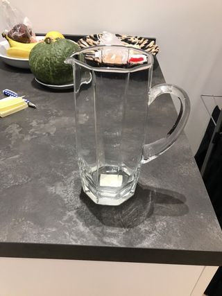 brocca in vetro soffiato a bocca