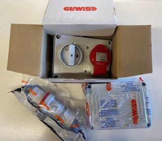 Gewiss presa industr interbloccata 16A 3F+T +spina