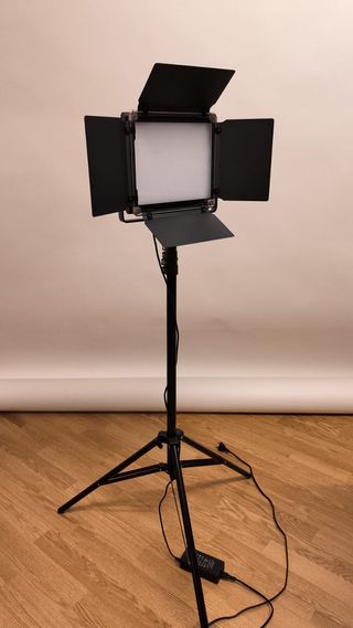 Faro led con cavalletto e batterie