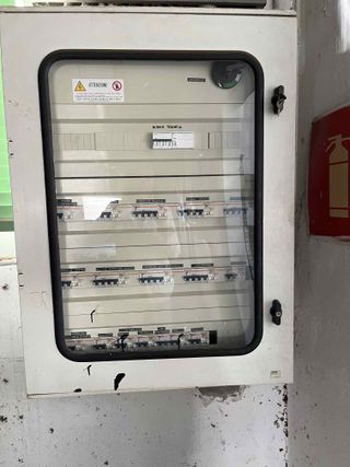 Quadro elettrico trifase con magnetotermici