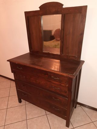 Cassettiera antica in castagno