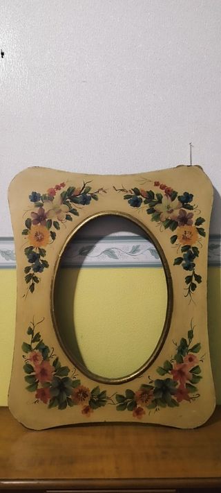 Cornice vintage  dipinta a mano in legno