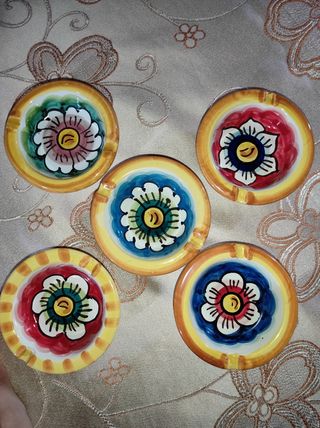 posa cenere dipinto a mano