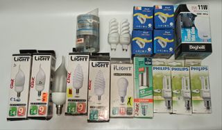 LAMPADE VARIE A RISPARMIO.