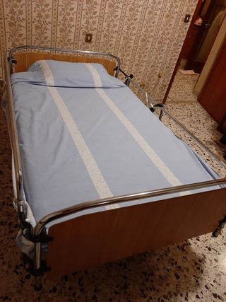 Letto ortopedico a tre snodi per disabil