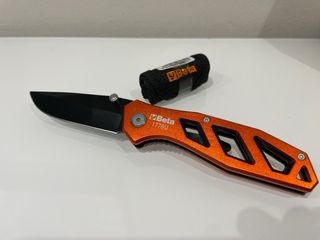 Coltello a serramanico Beta