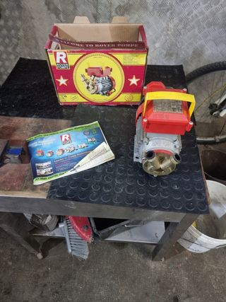 Pompa liquidi autoadescante.