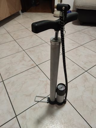 Pompa per gonfiaggio ruote bicilette