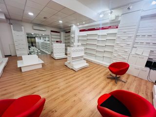arredamento negozio libreria
