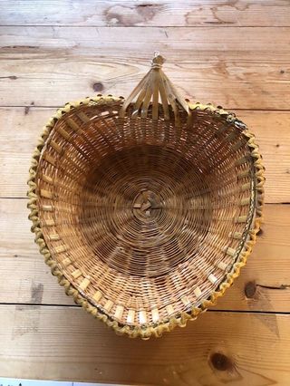 Cestino in vimini a forma di cuore