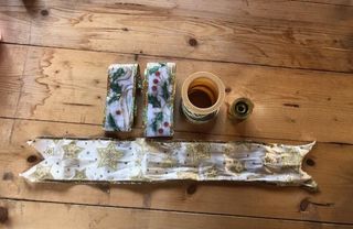 ritagli di nastro da pacchi regalo natalizio