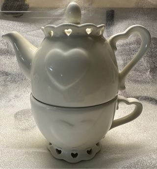 Teiera e tazza da the in ceramica