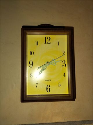 Orologio da muro con custodia portachiavi