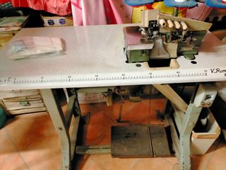 macchina da cucire taglia e cuci