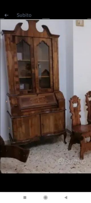 Credenza di legno antica
