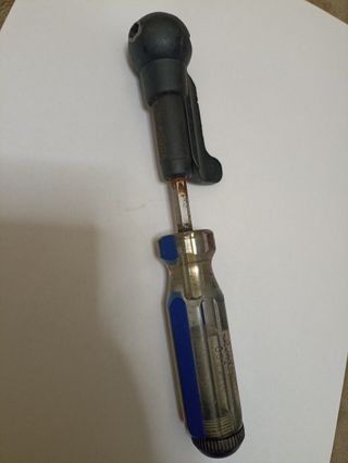 Cacciavite con porta inserti ad angolo