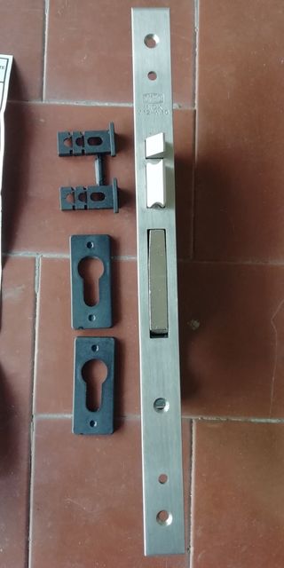 Elettroserratura Omec. No foro maniglia