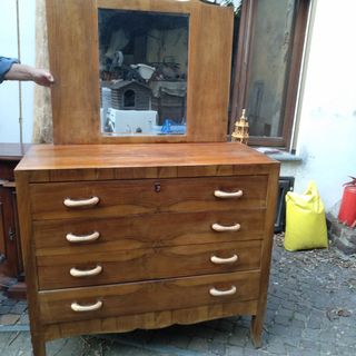 Cassettiera con specchio