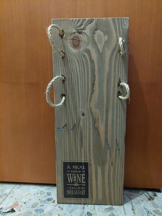 Porta-bottiglie di vino e bicchieri