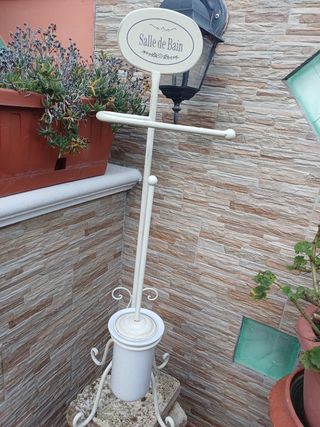 accessorio da bagno in ferro battuto