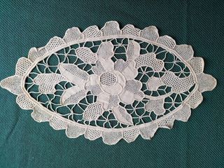 Centrino tombolo antico