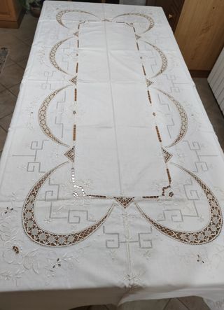 Tovaglia da tavola beige, ricamata a man