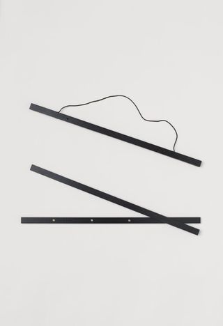 cornice nera con calamita