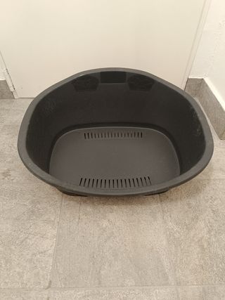 Cuccia per cane in plastica grigia