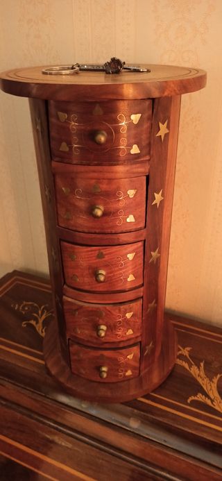 Piccolo mobile porta gioielli