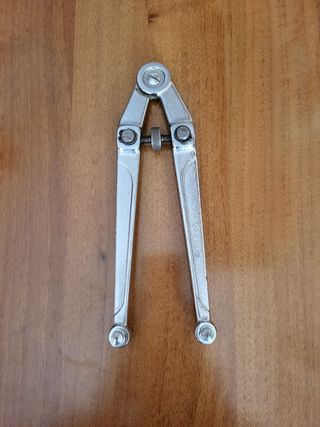 Chiave per ghiere a fori laterali