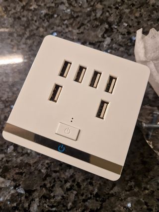 Presa a muro con 6 usb e interruttore