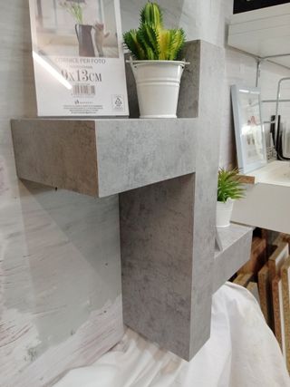 Mensola colore cemento armato