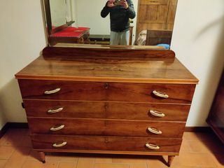 Mobile antico con specchio