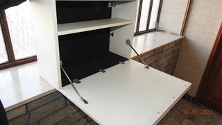 scaffale da apendere con chiusura a ribalta per pc